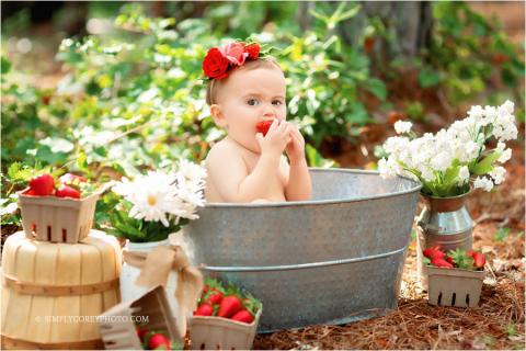 Newnan Baby Photographer | Atlanta Strawberry Bath Photographer | Willow